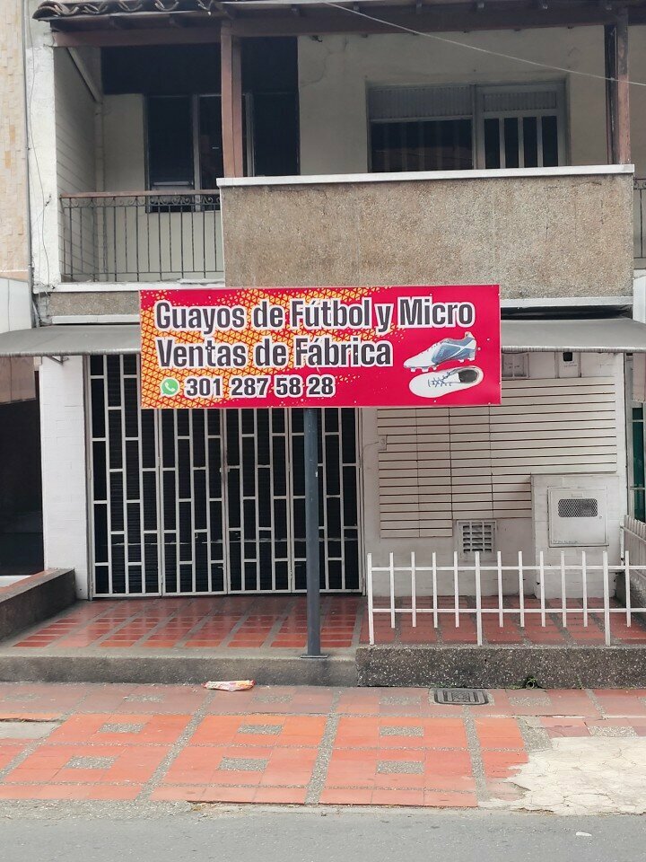 Spor giyim ve ayakkabı Football and Micro Shoes, Medellin, foto