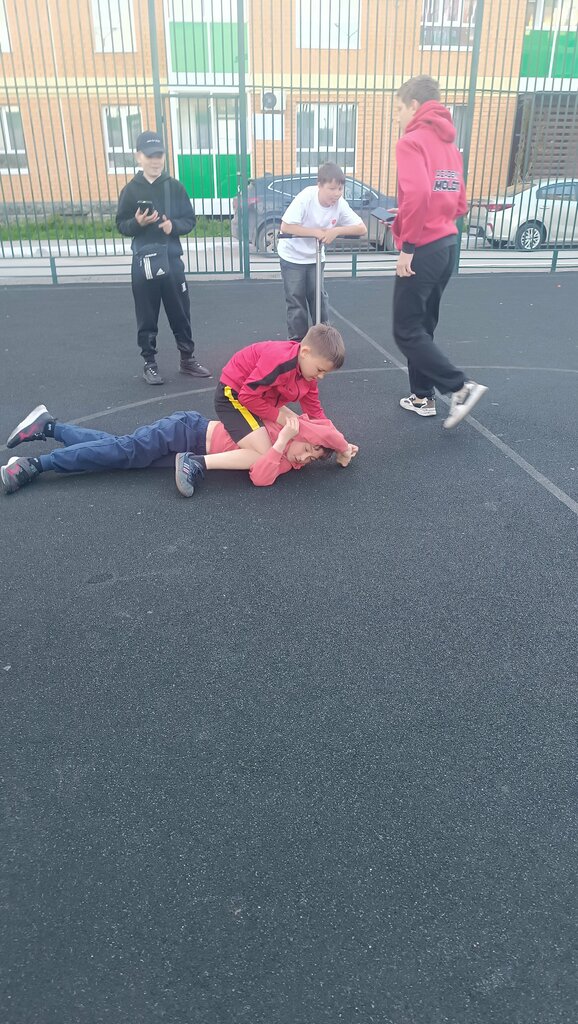 Spor alanı Футбольная площадка, Perm, foto