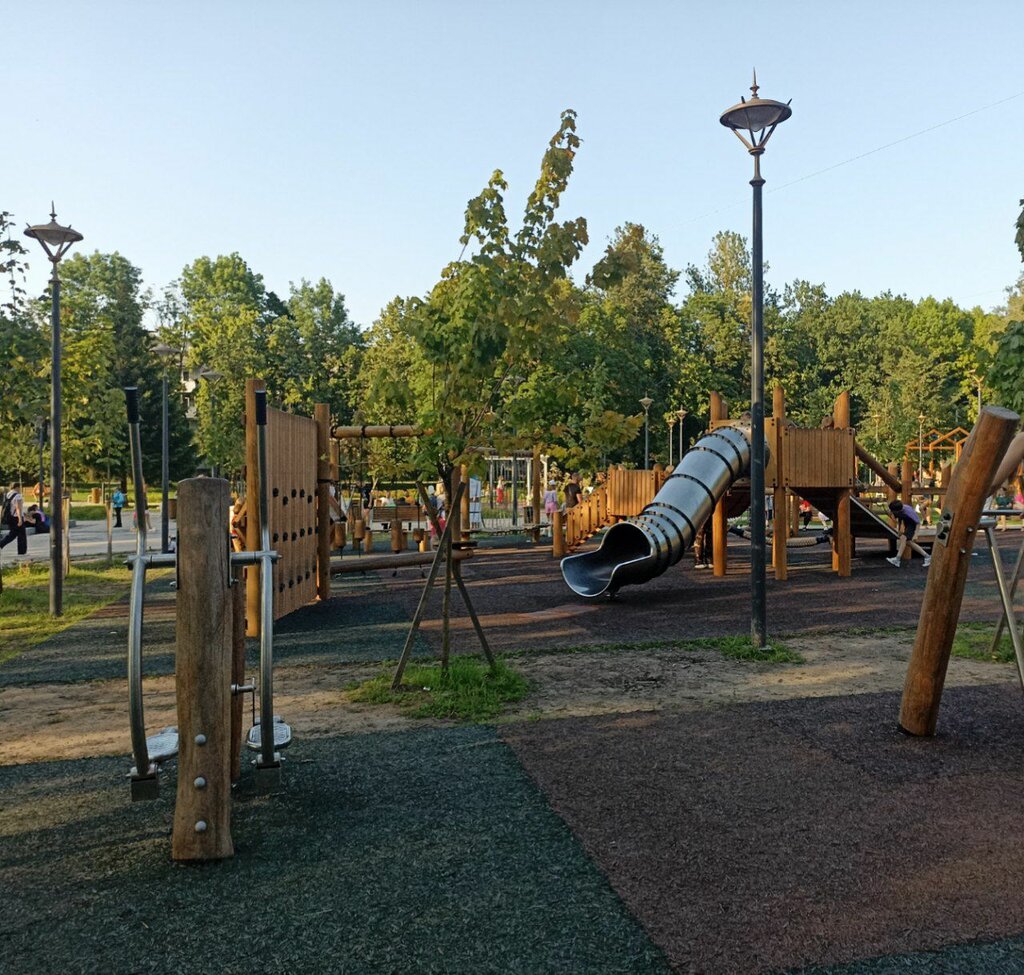 Oyun alanı Playground, Gatchina, foto