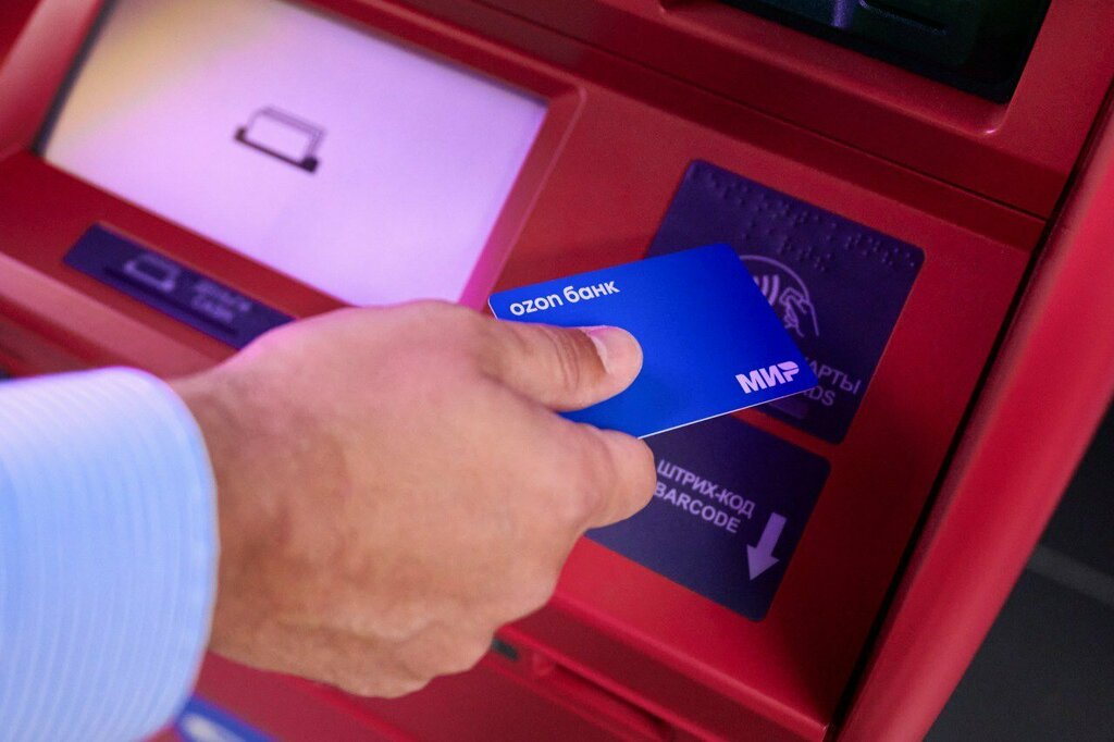 ATM'ler Ozon Bank, Moskova, foto