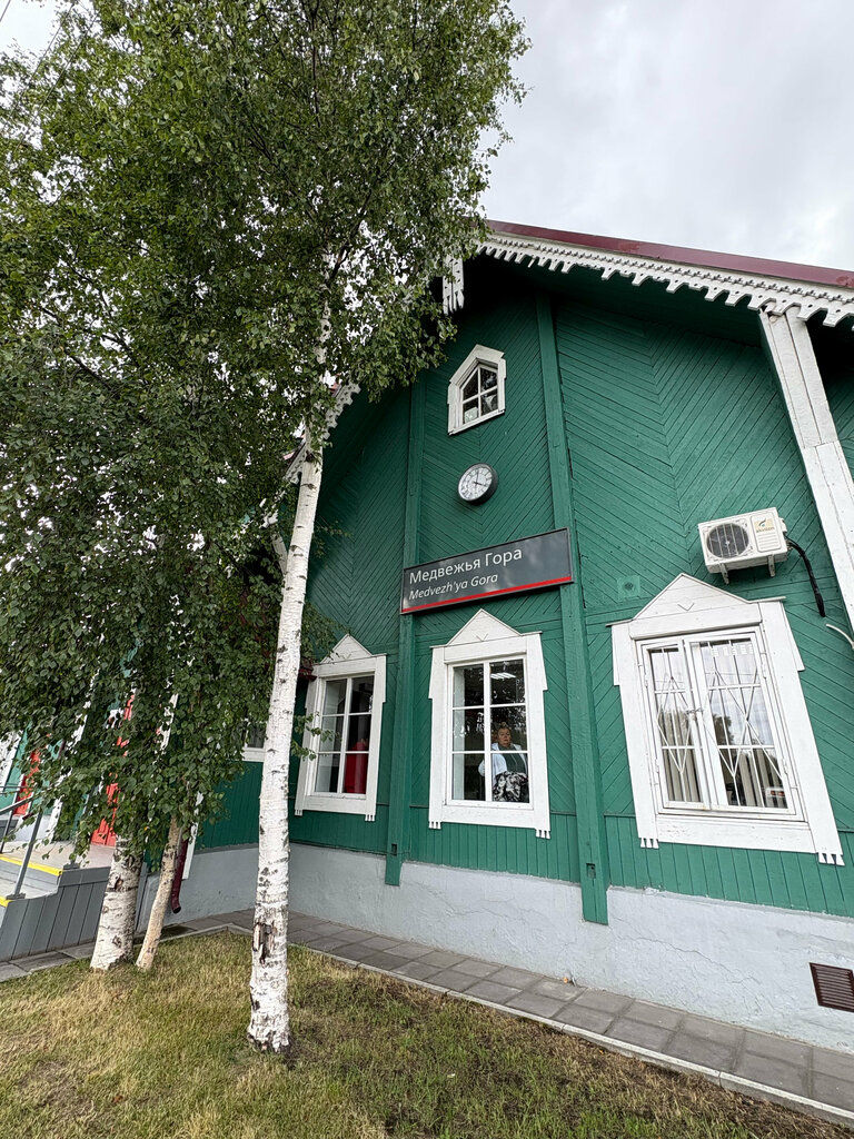 Teknoloji anıtı Паровоз-памятник ЭР-791-70, Medvezhyegorsk, foto
