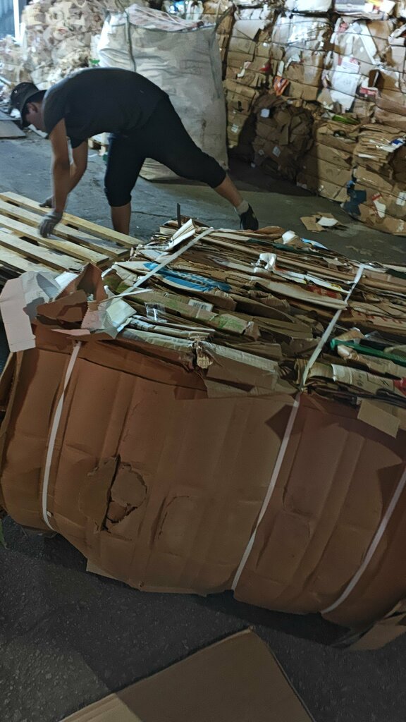 Geri dönüşüm maddeleri Uralvtorresursy, Yekaterinburg, foto