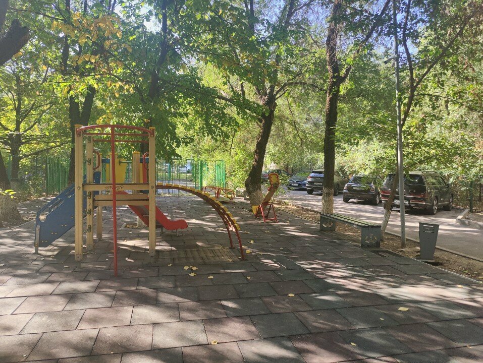 Oyun alanı Playground, Almatı, foto