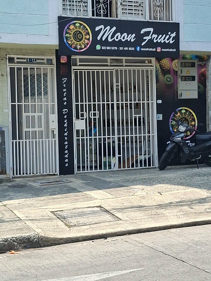 Kuruyemiş, atıştırmalık, kuru meyve Moon fruit, Cali, foto