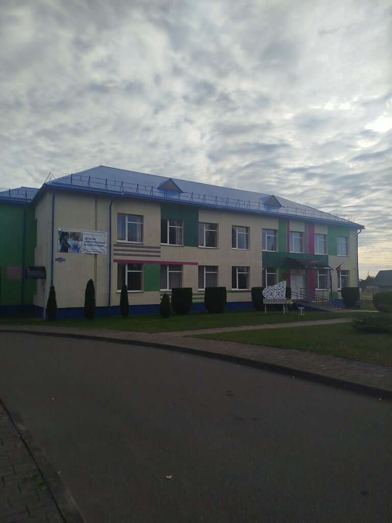 Sanat okulları Shkola Iskusstv, İvye, foto