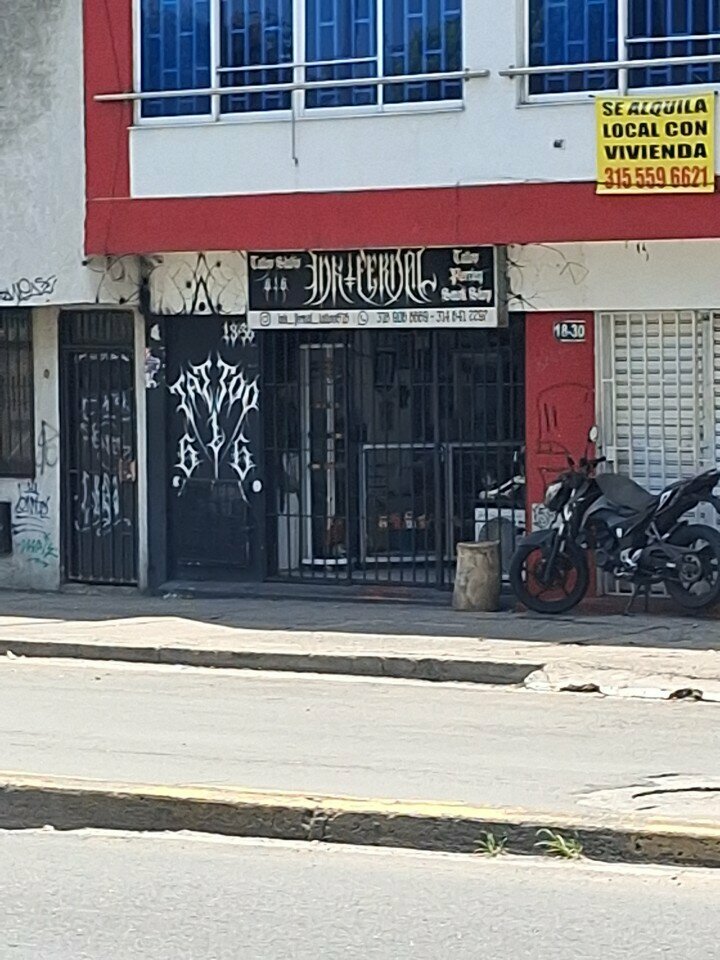 Dövmeciler Ardo Maniac Tattoo Studio, Cali, foto