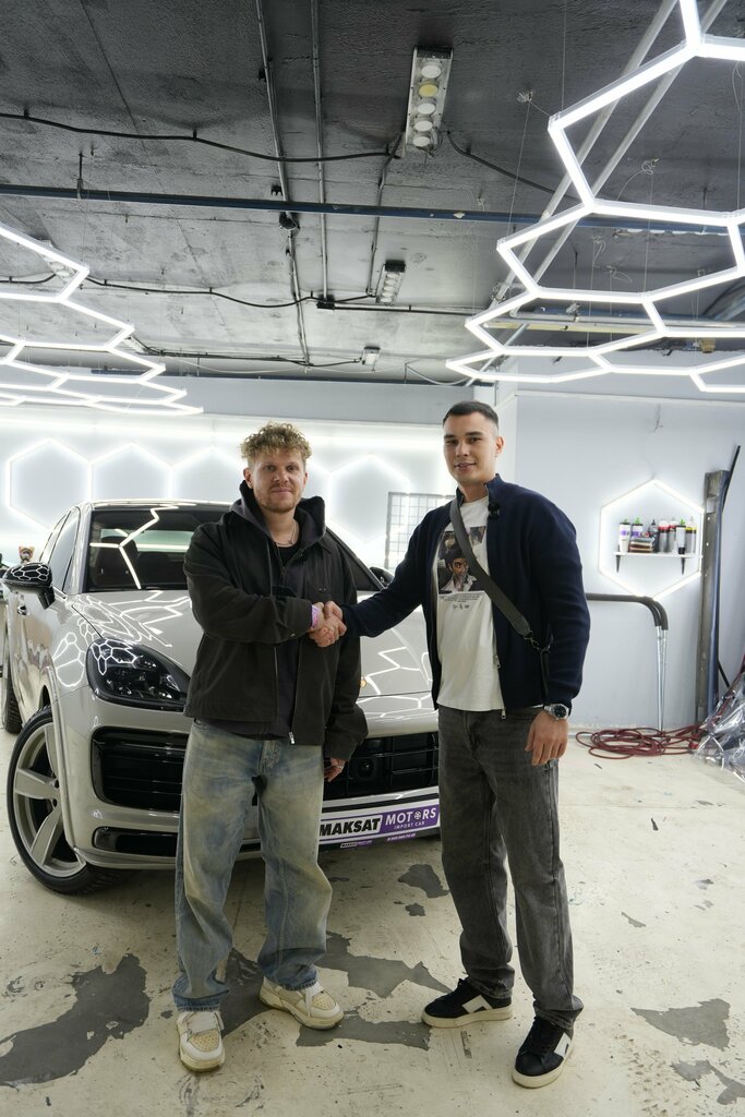 Otomobil açık artırması Maksat Motors, Moskova, foto