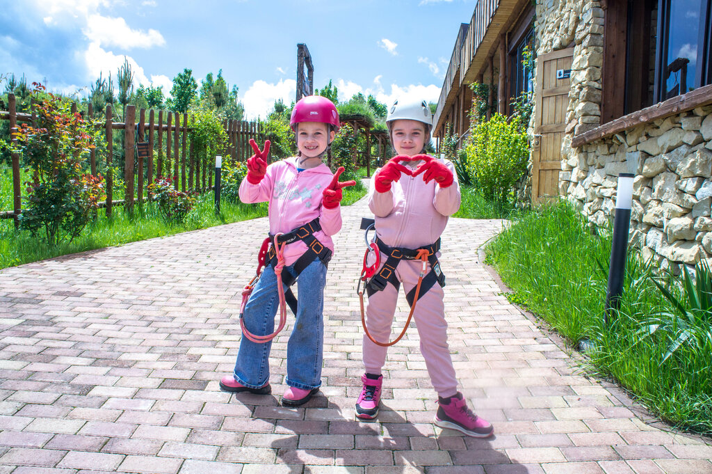 Tırmanma duvarı Скалодром, Karaçay‑Çerkez Cumhuriyeti, foto