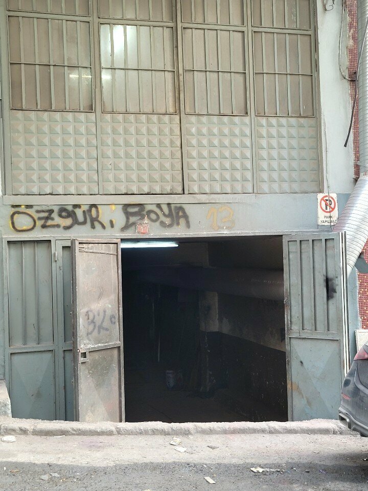 Boya ve cila malzemeleri üretim ve satış yerleri Özgür Boya, İstanbul, foto