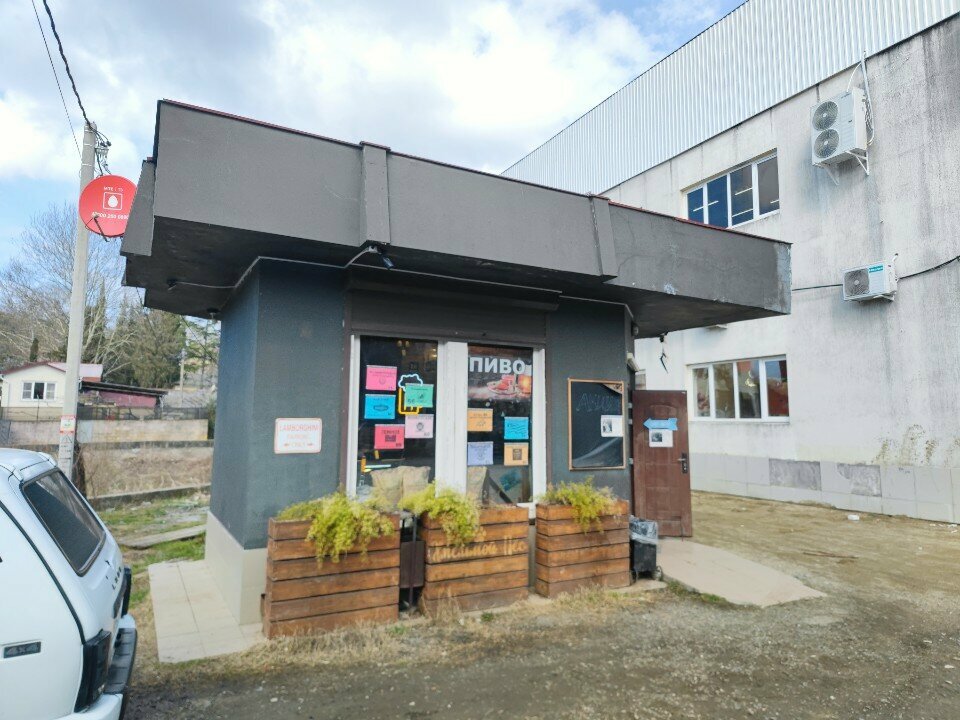 Bira dükkanı Хмельной пёс, Soçi, foto