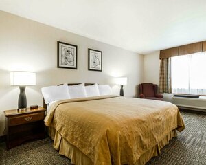 Quality Inn & Suites Stoughton - Madison South (United States Route 50), otel  Wisconsin Eyaleti'nden