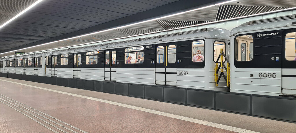 Metro istasyonu Népliget, Budapeşte, foto