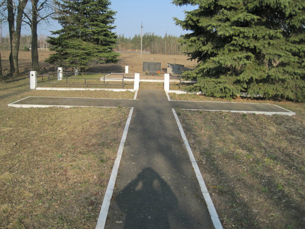 Anıt, heykel Братская могила, Brestskaya oblastı, foto