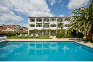 Hotel Le Rodin (Provence-Alpes-Côte d'Azur, Bouches-du-Rhône, Arrondissement d'Arles, Arles), otel  Arles'den