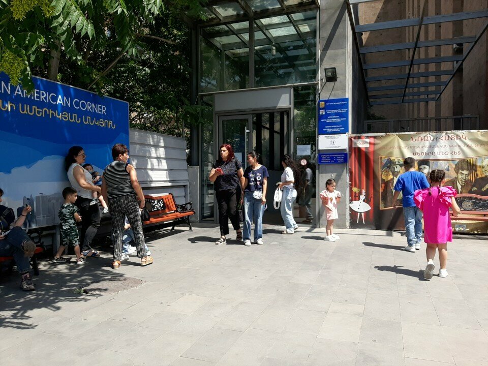 Kütüphaneler Central Library named after Avetik Isahakyan, Erivan, foto