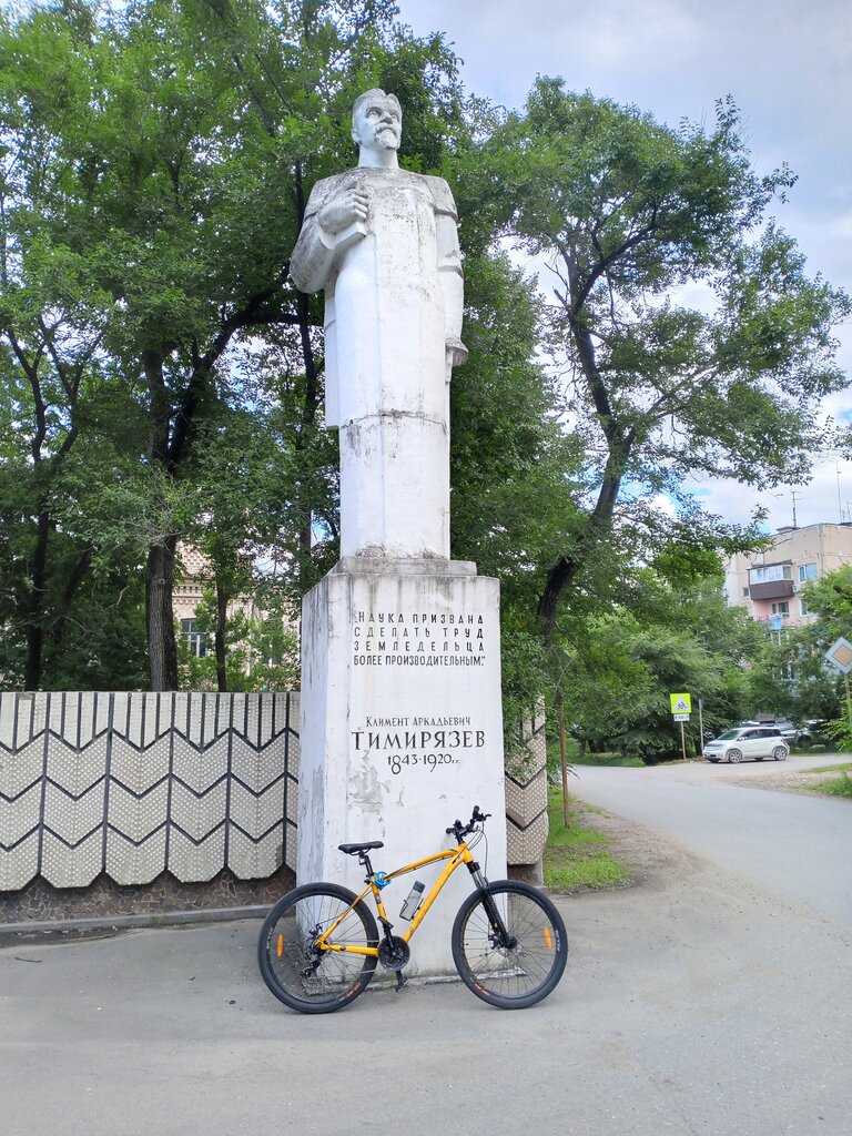 Anıt, heykel Климент Аркадьевич Тимирязев, Primoriye, foto