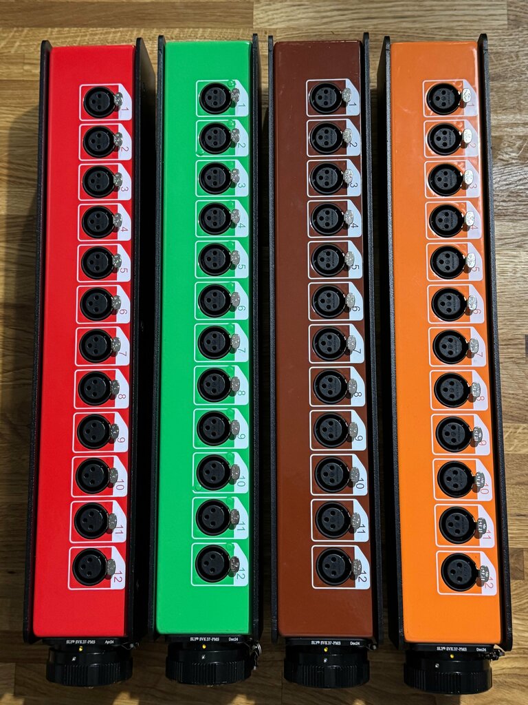 Ses ve ışıklandırma ekipmanları firmaları Mozart Audio Store, Moskova, foto