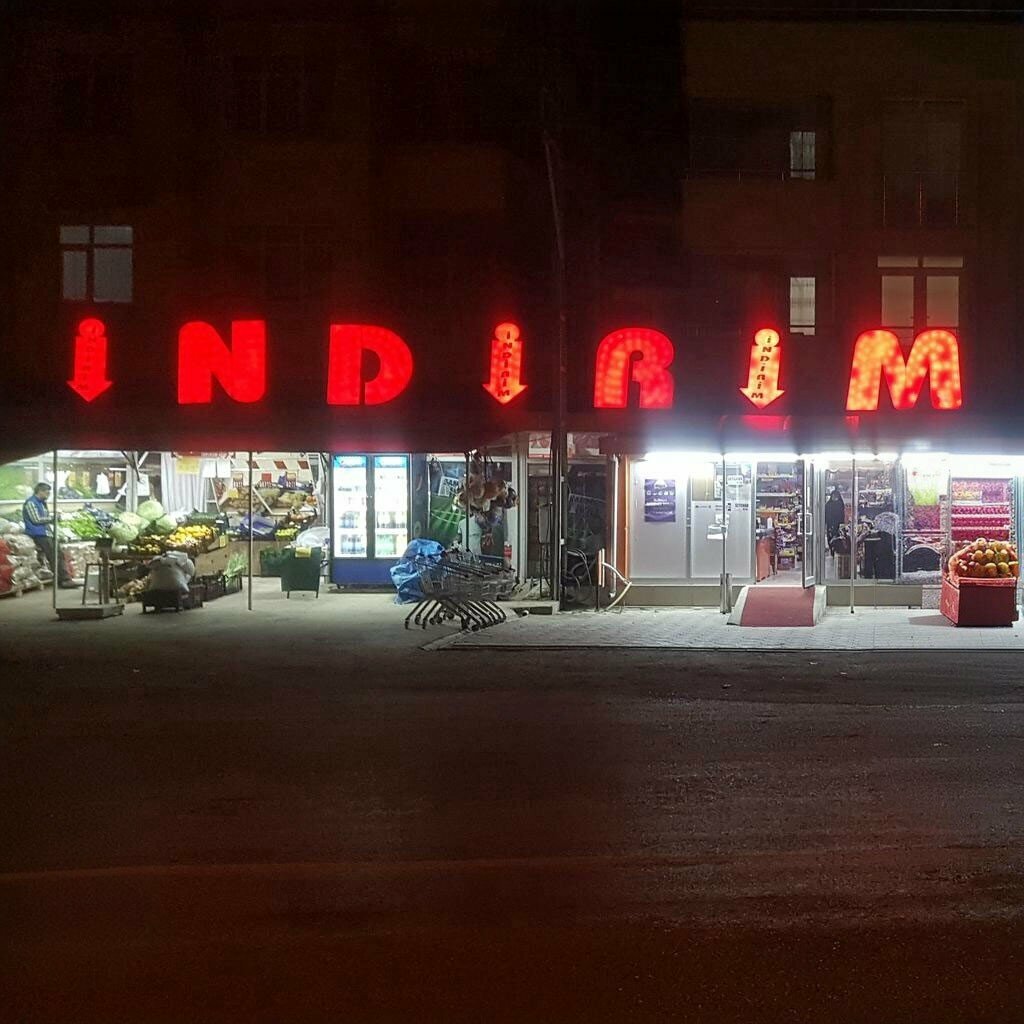 Büyük mağazalar İndirim Alışveriş Merkezi, Ayancık, foto