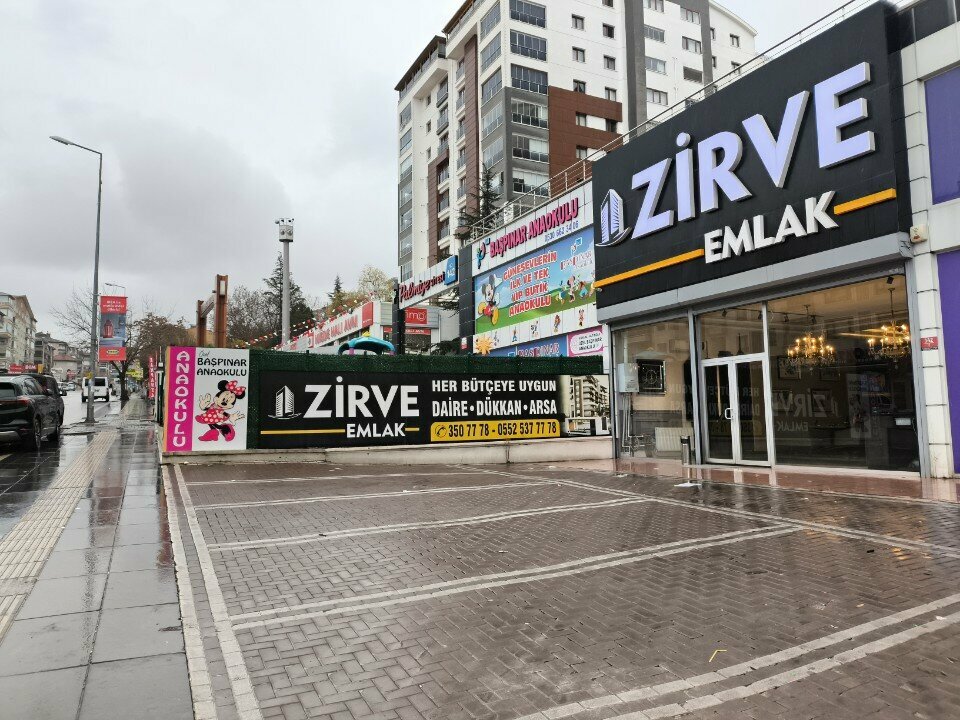Emlak ofisi Zirve Emlak, Ankara, foto