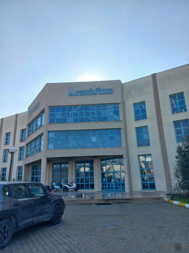 Spor ve jimnastik salonları Dokuz Eylül Üniversitesi Tınaztepe Kampüsü, İzmir, foto