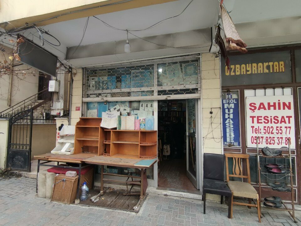 Kitap mağazaları Alem Kitap Ve Hac Malzemeleri, İstanbul, foto