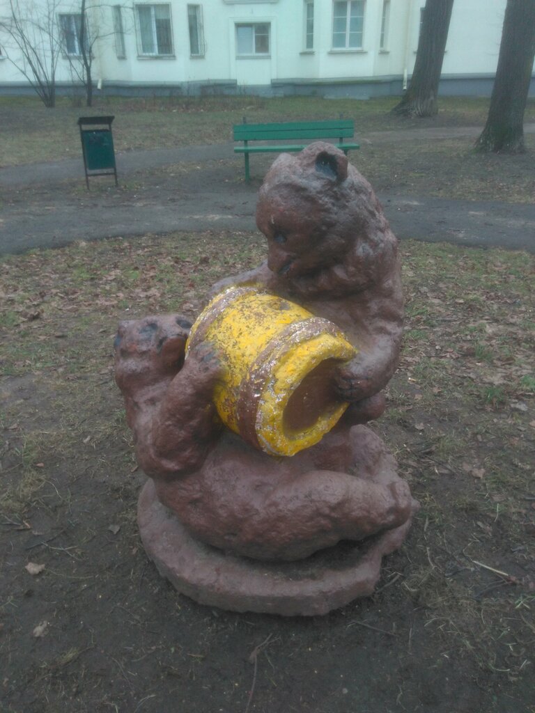 Park, sokak heykeli Мишки с бочонком, Minsk, foto
