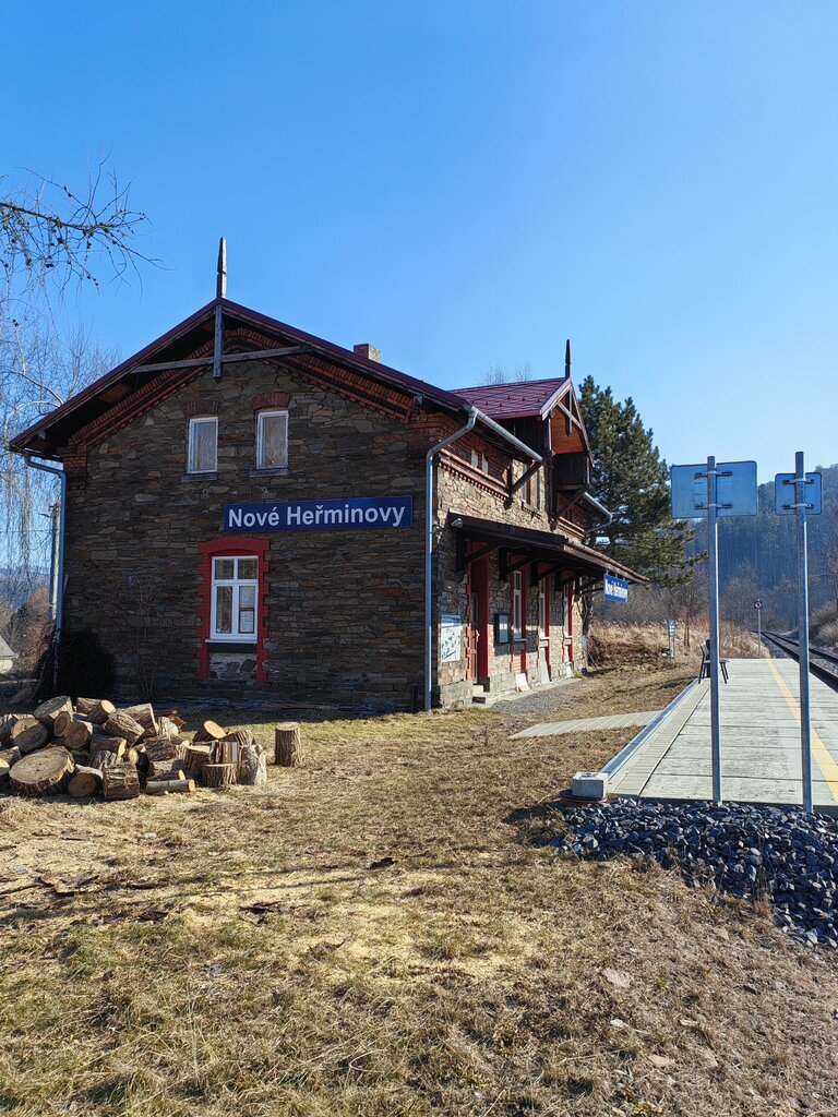 Tren istasyonu Nove Herminovy, Moravya‑Silezya Bölgesi, foto