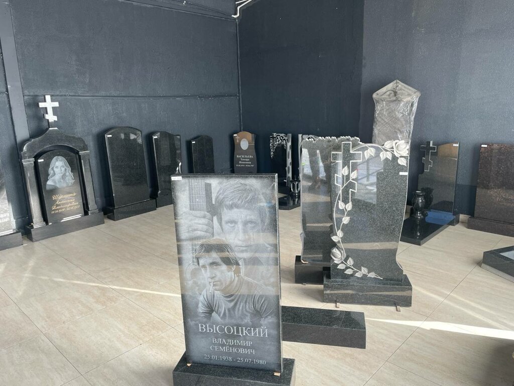 Heykel ve mezarlık taşı üreticileri Sun Granite, Moskova ve Moskovskaya oblastı, foto