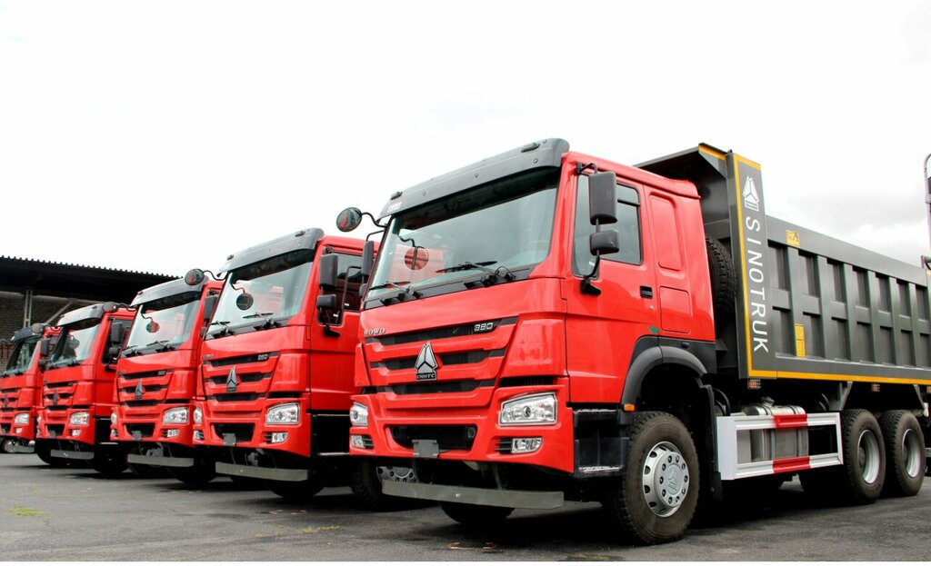 Kamyonların onarımı Zf, Krasnoyarski krayı, foto