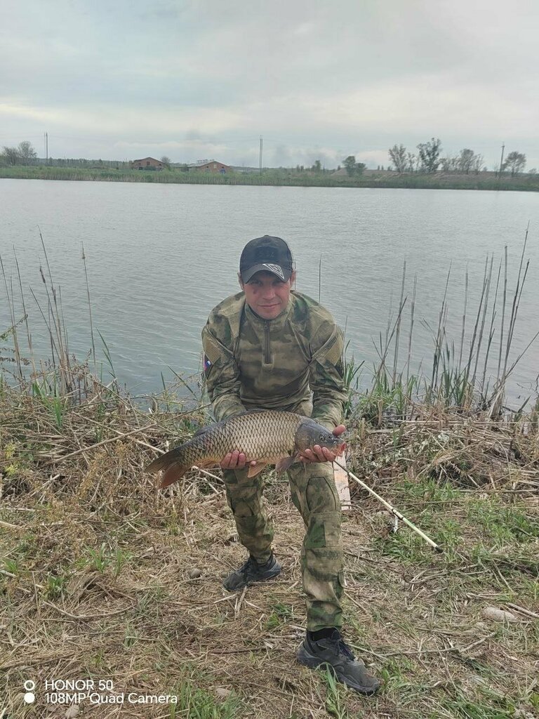 Avcılar ve balıkçılar Лесное озеро, Adıge Cumhuriyeti, foto