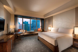 Conrad Tokyo (1-9-1 Higashi-Shinbashi Minato-Ku), otel  Tokyo'dan