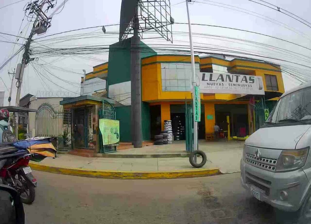 Motosiklet yedek parçaları Llantas, Cochabamba, foto