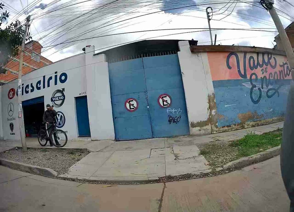Motosiklet yedek parçaları Dieselrio, Cochabamba, foto