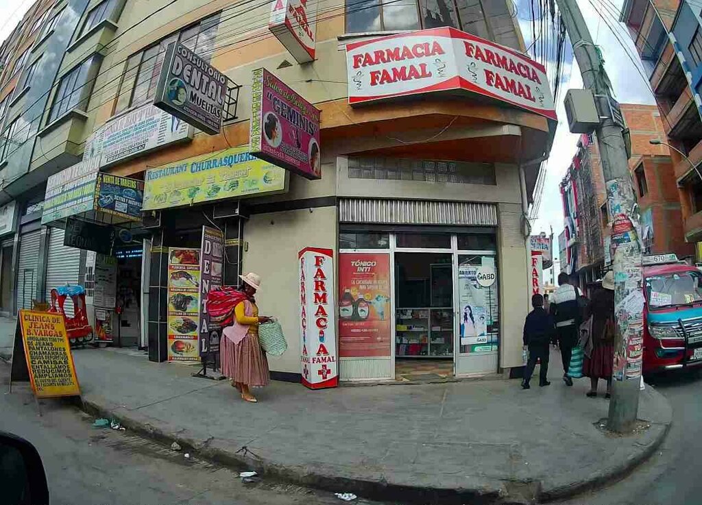 Eczaneler Farmacia R M Famal, El Alto, foto