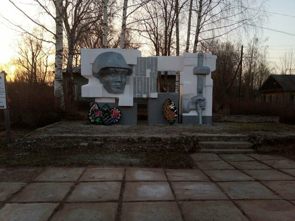 Anıt, heykel Погибшим воинам-землякам, Kirovskaya oblastı, foto