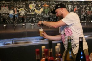 Beergeek (Fontanka River Embankment No:11), bar  Saint‑Petersburg'dan