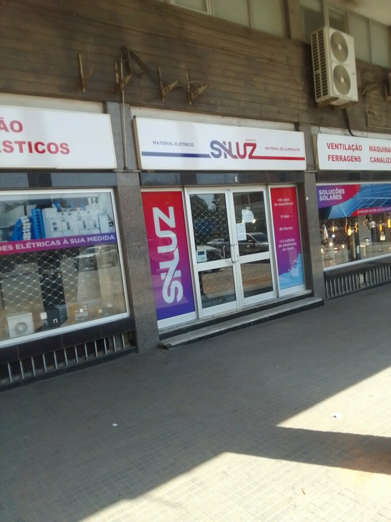 Lamba ve avize mağazaları Siluz, Loanda, foto