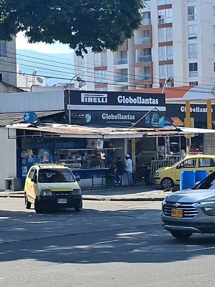 Jant ve lastikçiler Globalllantas, Cali, foto