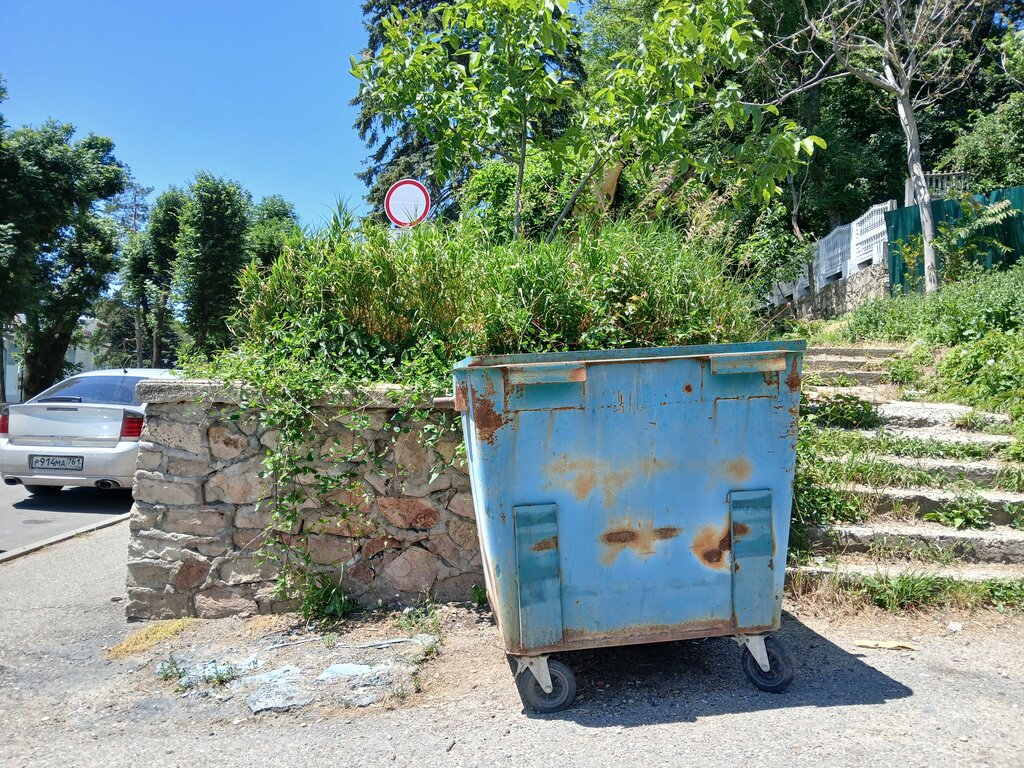 Çöp alanları Trash and garbage disposal area, Zheleznovodsk, foto
