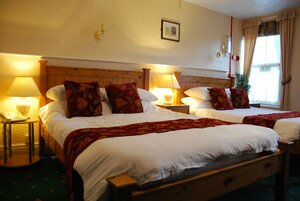 Boars Head Hotel (Wales, Carmarthenshire), otel  Galler'den