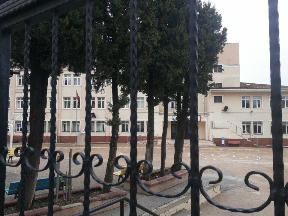 Lise Mehmed Zahid Kotku Kız Anadolu İmam Hatip Lisesi, İstanbul, foto