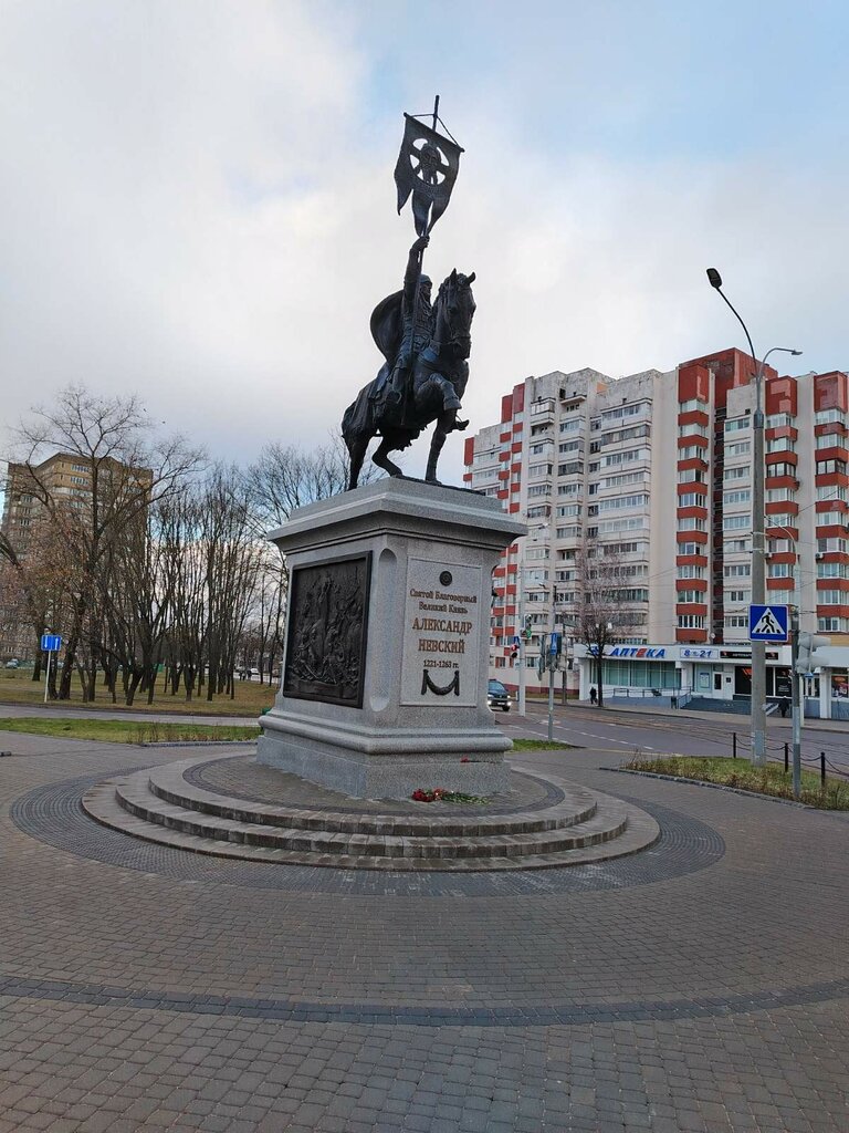 Anıt, heykel Александр Невский, Minsk, foto