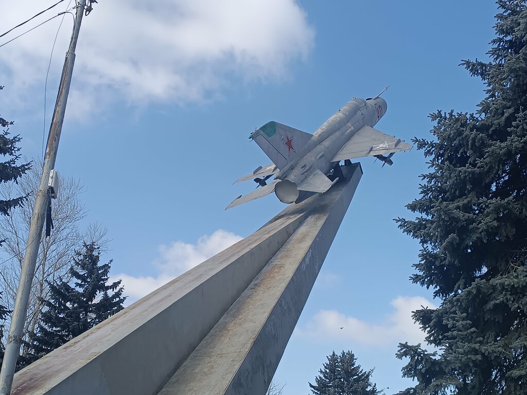 Teknoloji anıtı Истребитель МиГ-21, Bataysk, foto