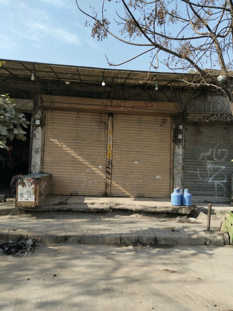 Otomobil servisi Lucky Autos, Rawalpindi, foto