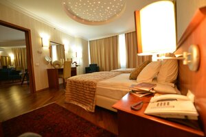 Hotel Karpos (Шекспирова No:2), otel  Skopje'den