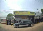 A Rifarache (Santa Cruz de la Sierra, Distrito Municipal 4, Subdistrito 52, Río Ubaí), jant ve lastikçiler  Santa‑Krus'tan