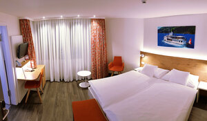 Hotel Bernerhof (Bahnhofstrasse No:16, Unterseen), otel  Interlaken'den