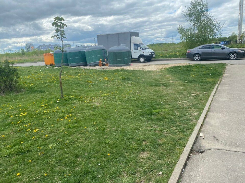 Ayrı çöp toplama noktası Waste sorting, Kaluga, foto