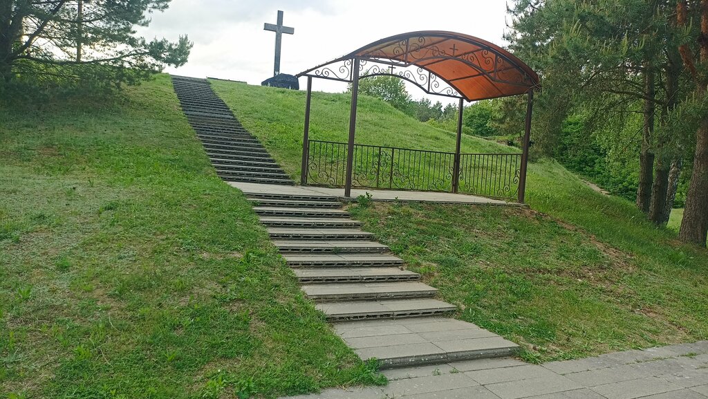 Anıt, heykel Скорбящая мать, Grodnenskaya oblastı, foto
