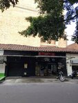 Licorera y Distribuidora La 39 (Antioquia, Municipio de Medellín, Villa Hermosa, Carrera 39, 49-27), bar